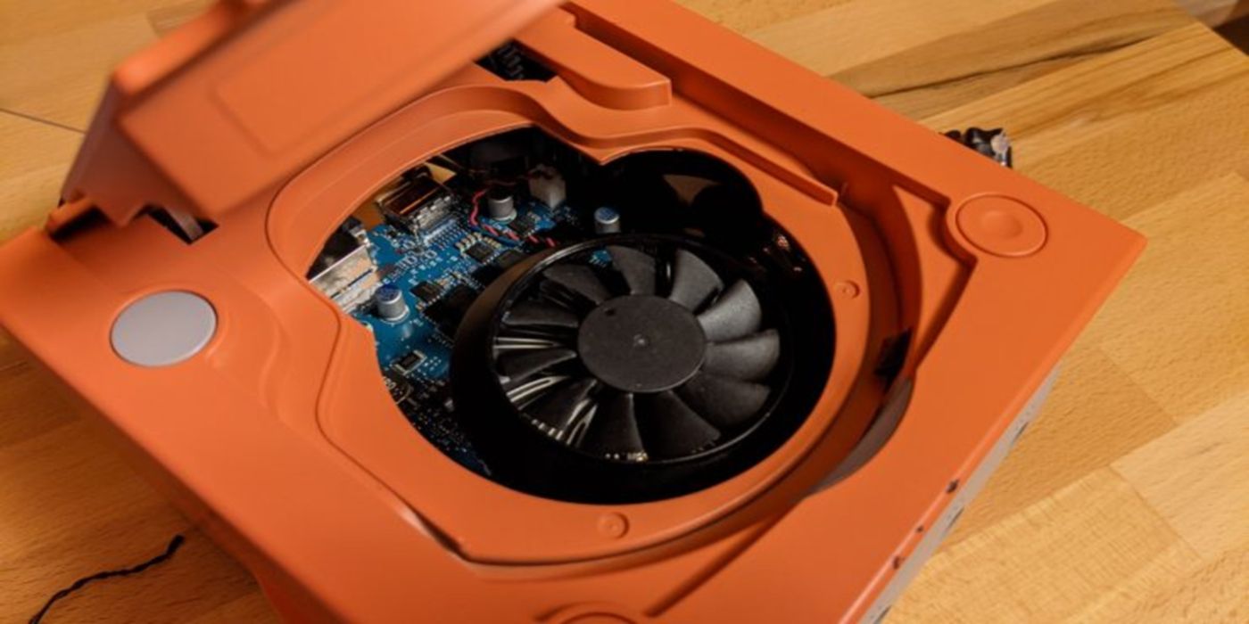 Someone Turned a GameCube Shell Into a Working PC | Game Rant