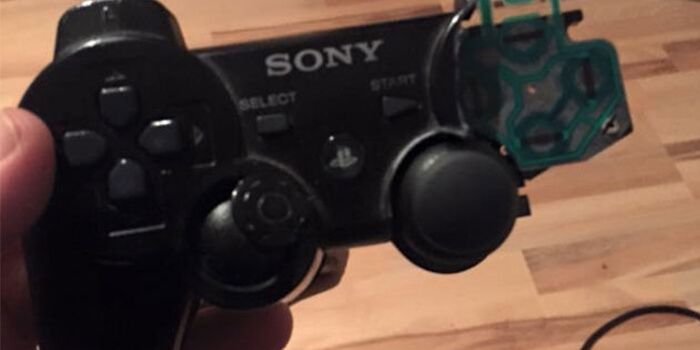 World Cup Star Replaces FIFA Player's Broken Controller